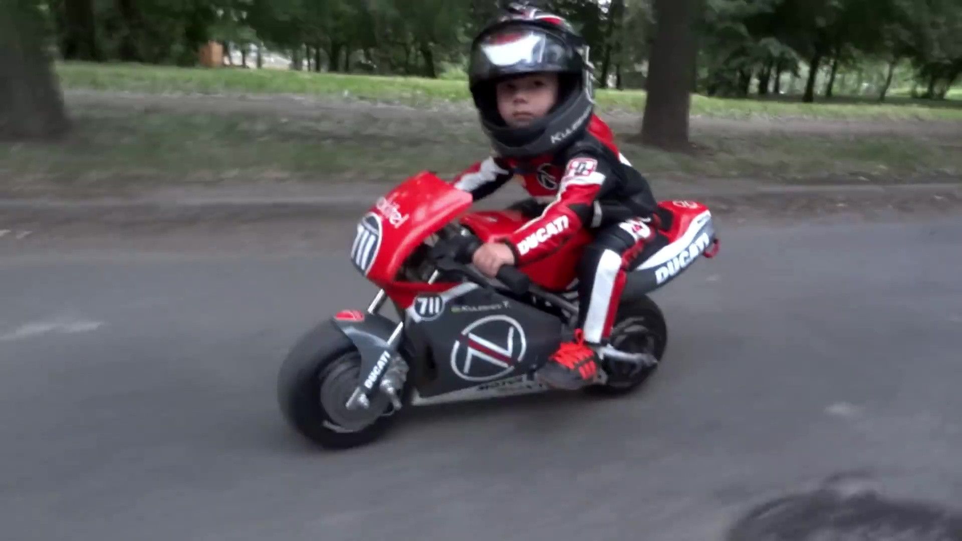 Tima Kuleshov: i primi 7 anni del baby biker in video
