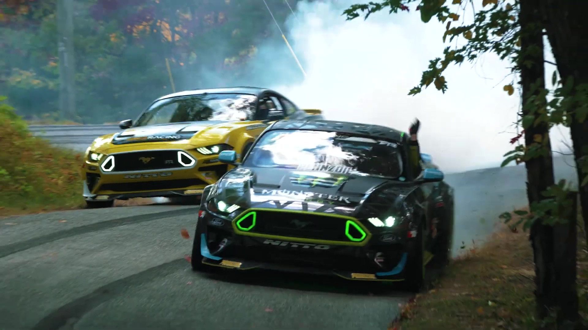 Video: sfida di drifting tra campioni su Ford Mustang