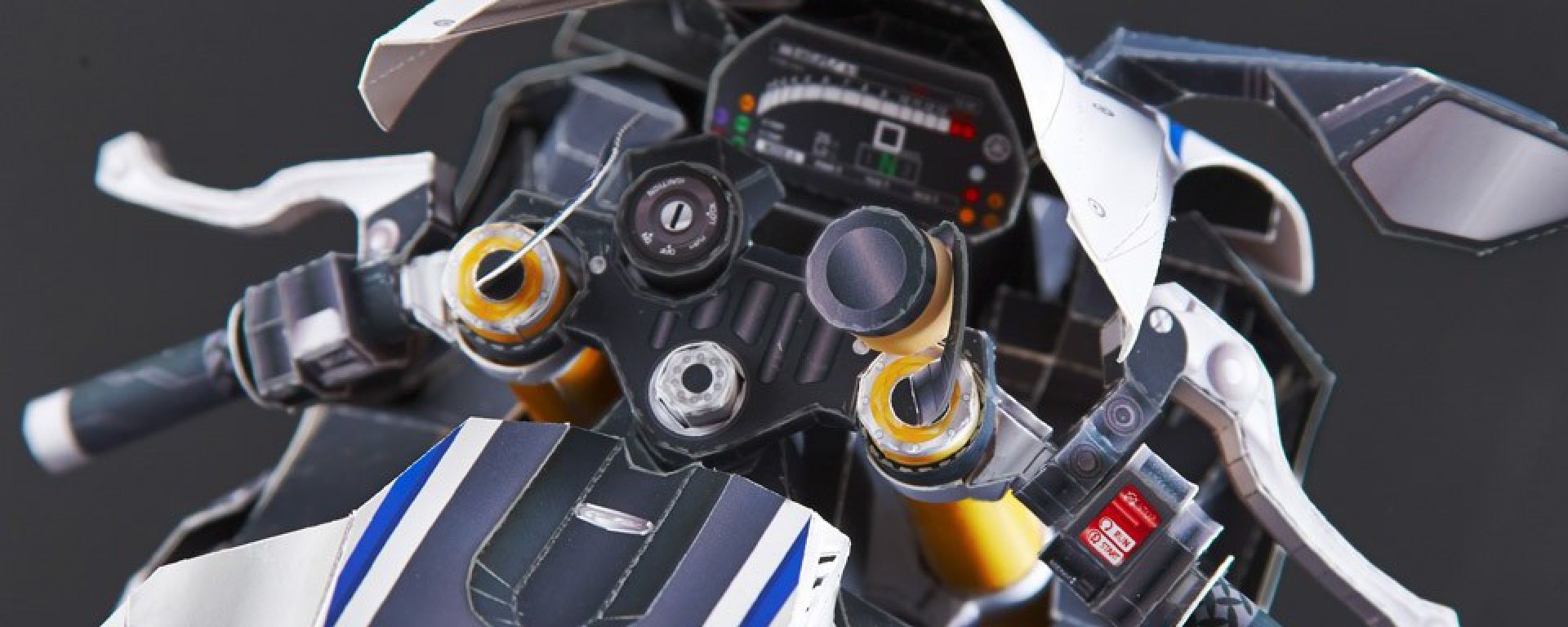 Motomania - Yamaha YZF-R1M origami - MotorBox