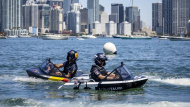 Ricciardo vs Tsunoda: sfida sui mini motoscafi in video